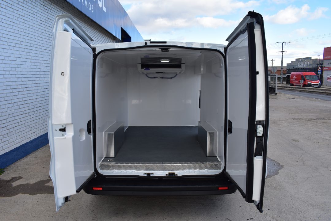 Vehículo transporte de medicamentos - Furgoneta transporte farmacia