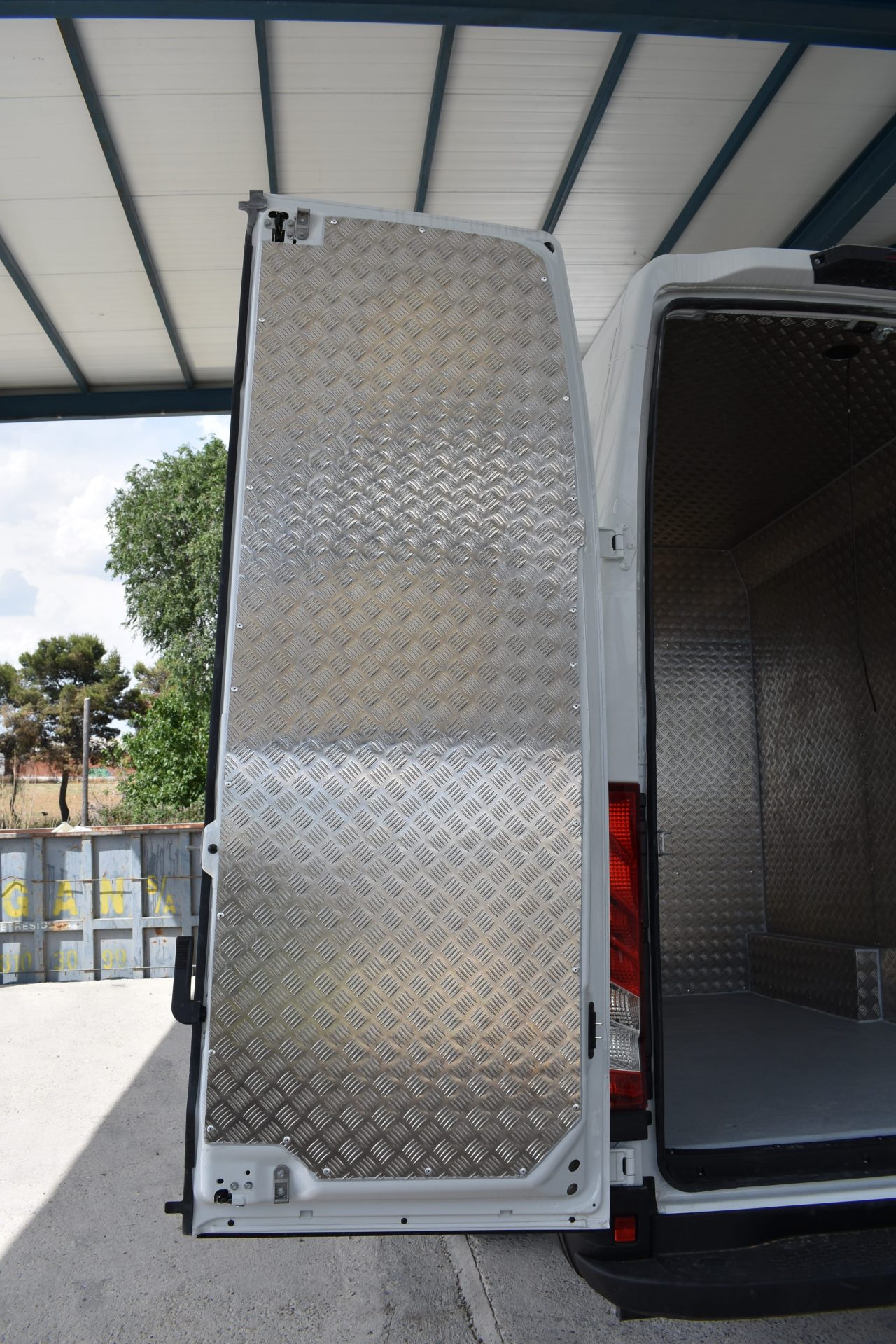 Panelados y plastificados para furgonetas - Recapol Carrocerías